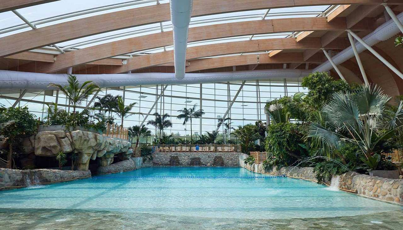 Family holidays & breaks | Luxury getaways Ireland | Center Parcs ...